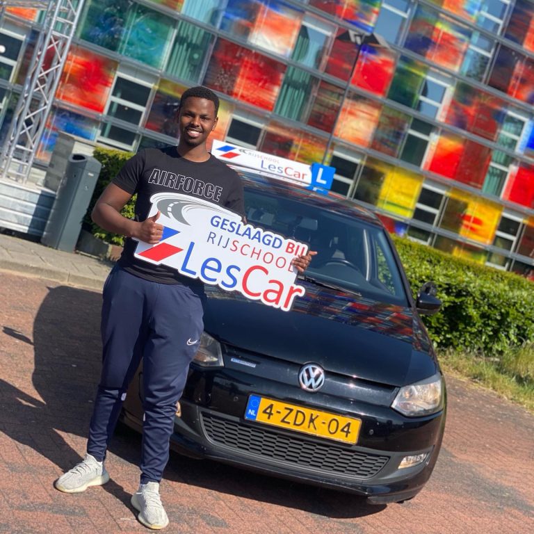 Fuaad is geslaagd! - Bij de No1 - Rijschool Lescar